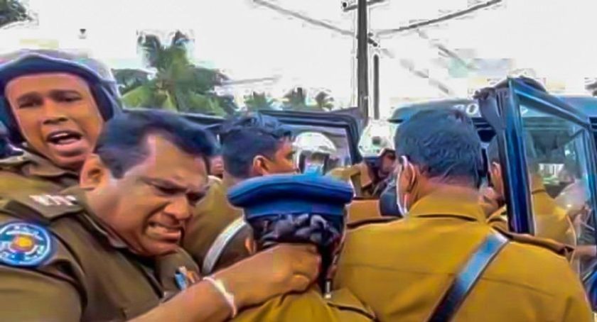 පොලිස් නිලධාරිනියන්ගෙ බෙල්ලෙන් ඇල්ලුවේ ස්ථානගත කරන්න - පොලිස් කොමිසම - aithiya