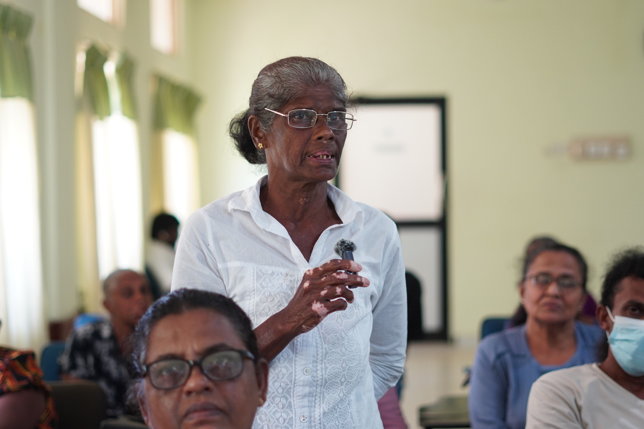 නිලධාරිවාදය නිසා අස්වැසුම අඩපණ වෙයි! - aithiya