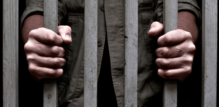 දෙමළ දේශපාලන සිරකරුවකුට පහරදීමක් ගැන පරීක්ෂණ - aithiya