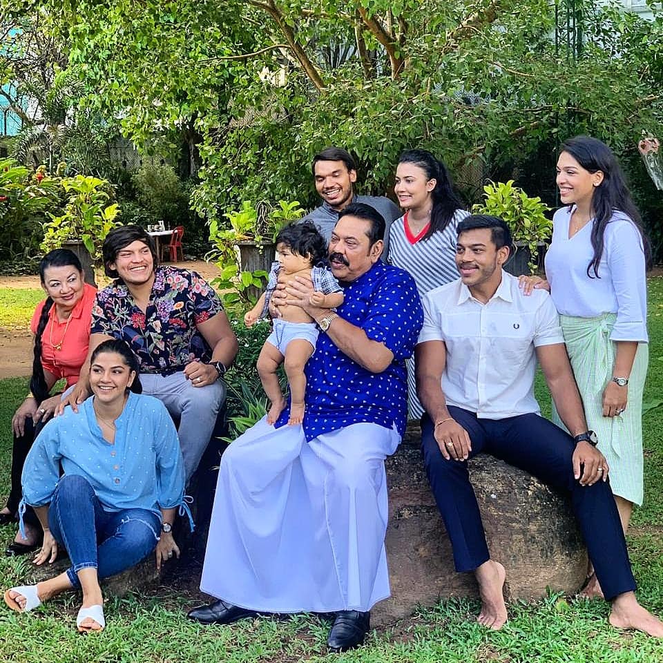 මහින්දට මෙහෙම කළේ ඇයි? - aithiya